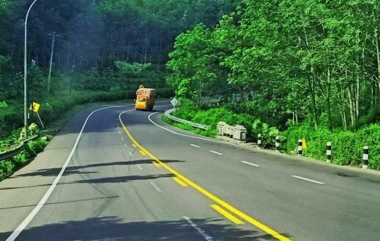 Ternyata Ini Arti Garis Marka Warna Kuning Di Jalan | btm.co.id