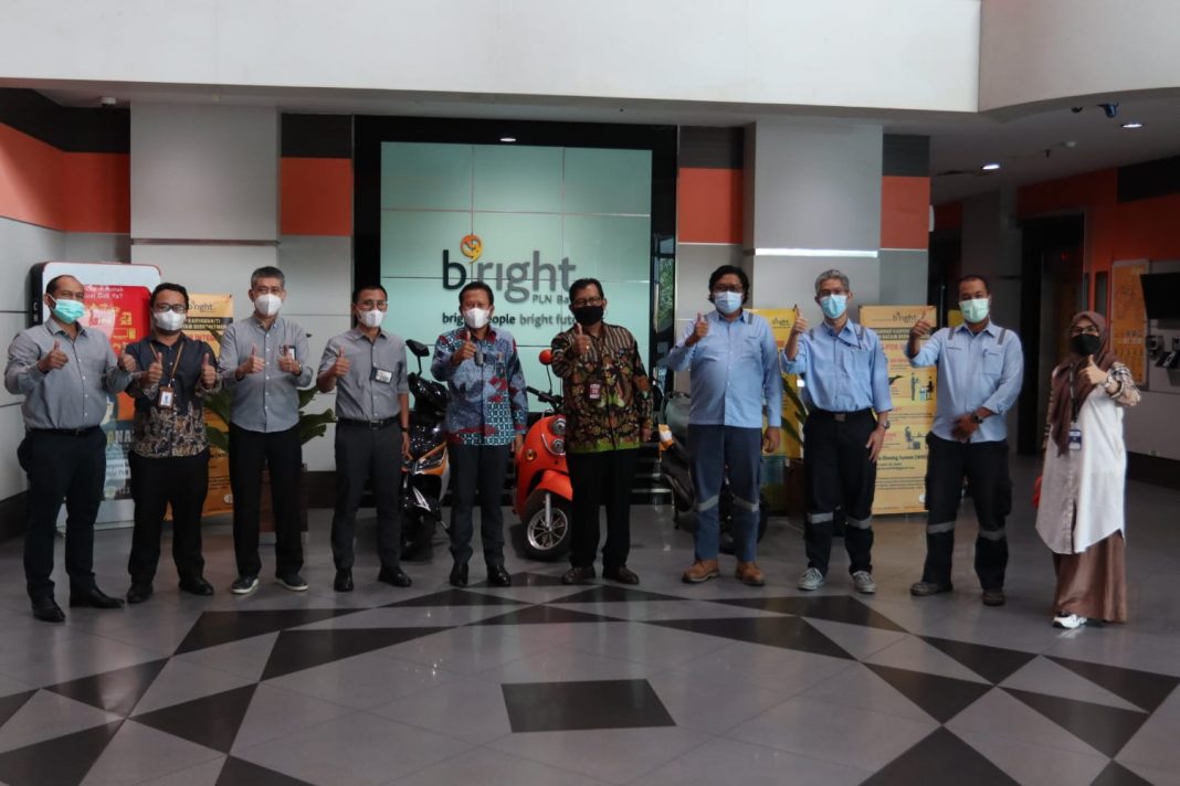 Manfaatkan PLTS Rooftop, bright PLN Batam Teken MoU Dengan PT McDermott ...