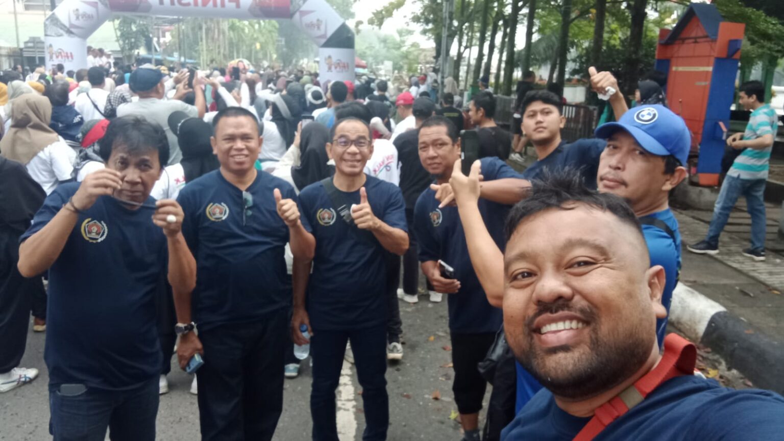 PWI Kepri Meriahkan Jalan Sehat dan Bhakti Sosial dalam HPN 2025 Kalsel ...