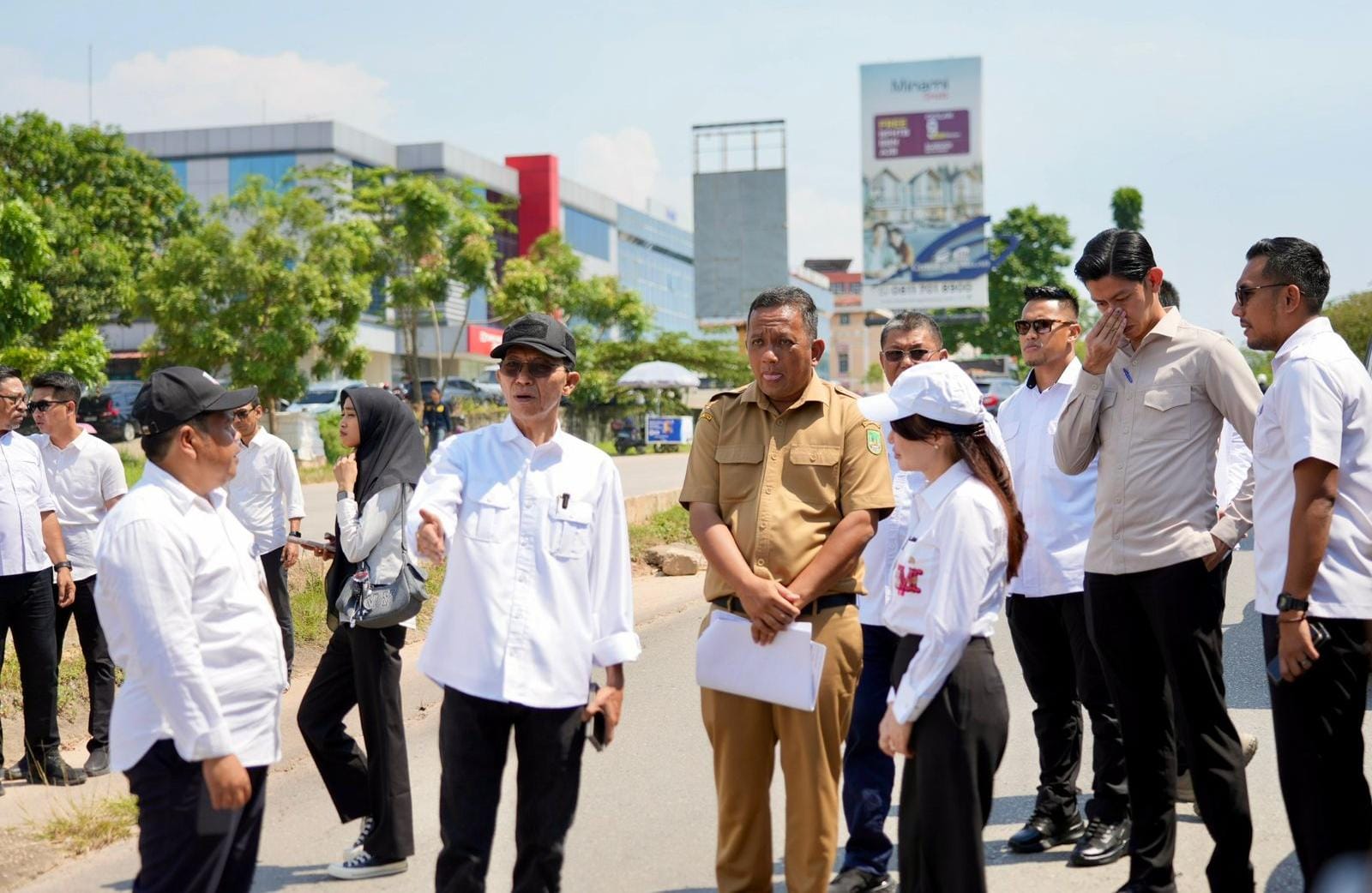 Kepala BP Batam dan Wakil Kepala BP Tinjau Kondisi Jalan Laksamana ...