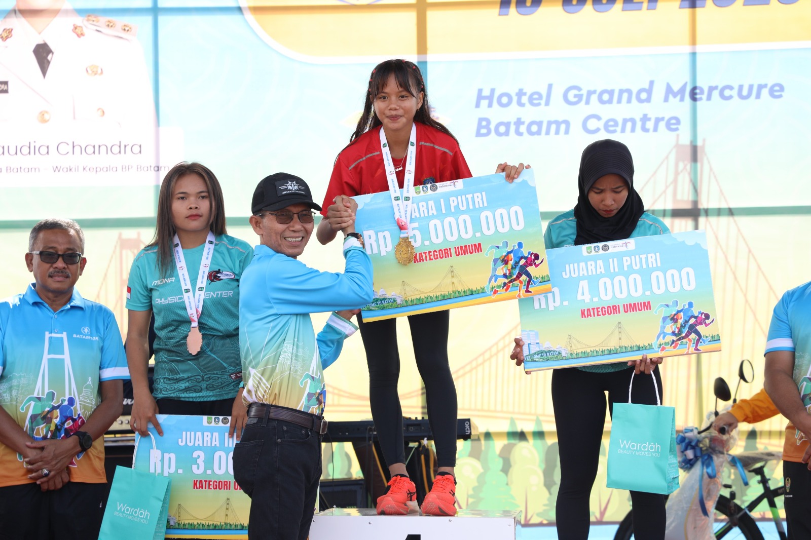 Kepala BP Batam Lepas Peserta Batam 10K 2025, Event Lari dengan 1215 ...