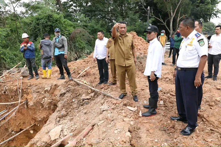 Amsakar Tuntaskan Banjir di Simpang Helm, Bangun Box Culvert hingga ...